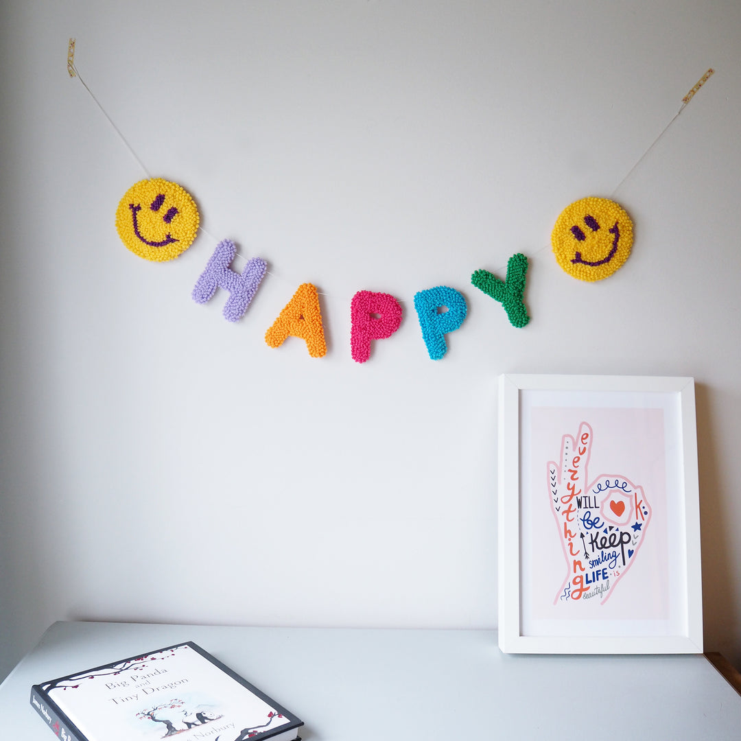 Happy Garland with smiling face – Brown Betty Blue